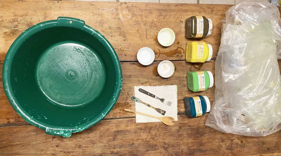 Teñido y pintura sobre un telón XL